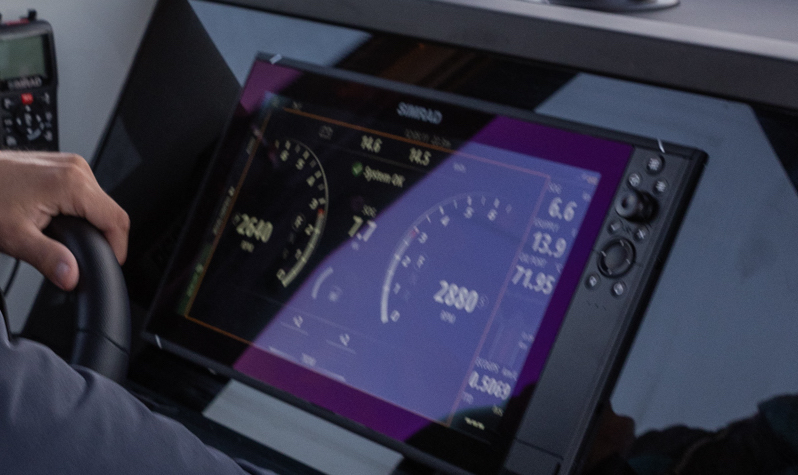 SIMRAD NSX 12 with chart - XO Boats