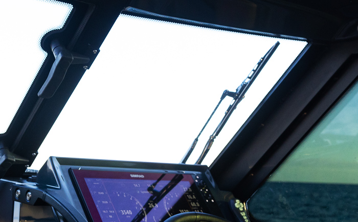 Window wiper on port side - XO Boats